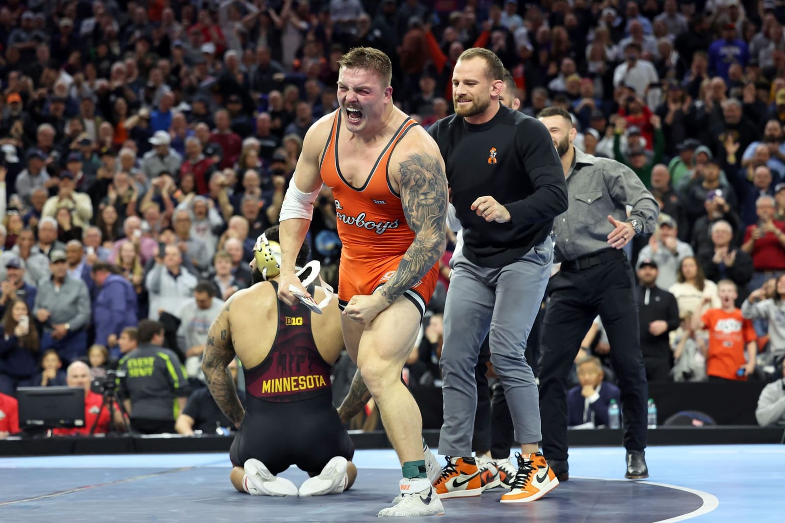 David Taylor sends a strong message as former Penn State wrestler Roman ...