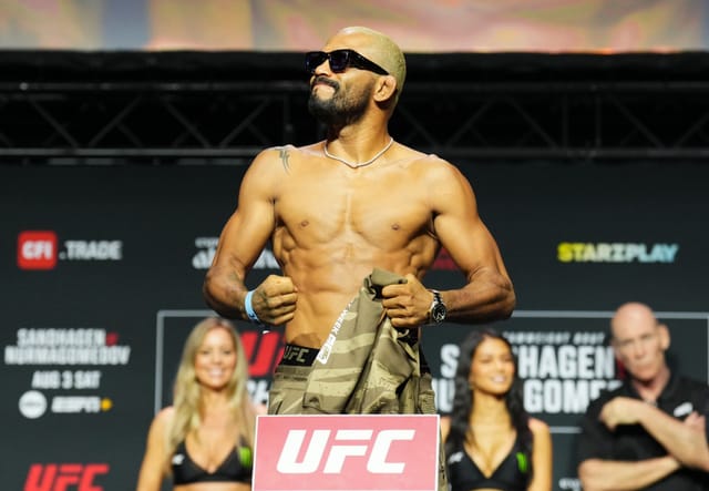 Deiveson Figueiredo's record