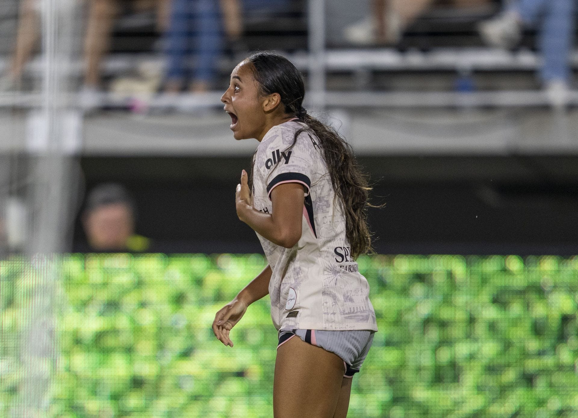 Alyssa Thompson and sister Gisele make their feelings known after ...