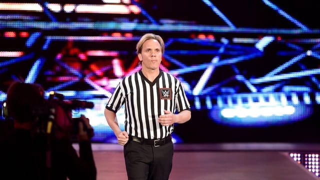 WWE referee Charles Robinson issues apology after SmackDown botch