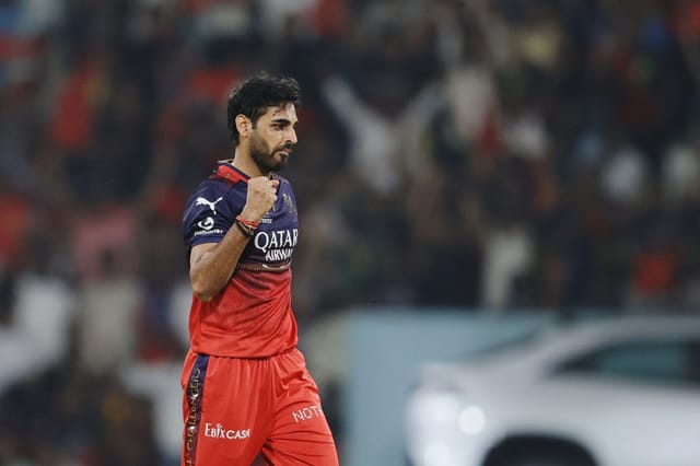 Bhuvneshwar Kumar strikes with a knuckle ball as Travis Head mistimes ...