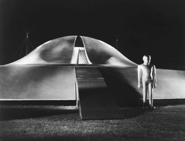 Who is Dr. Hal Puthoff? Parapsychologist talks about alleged "UFO base ...