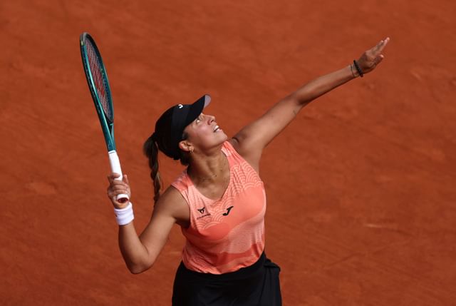 Massive upset as Jessica Bouzas Maneiro eliminates Emma Navarro at ...