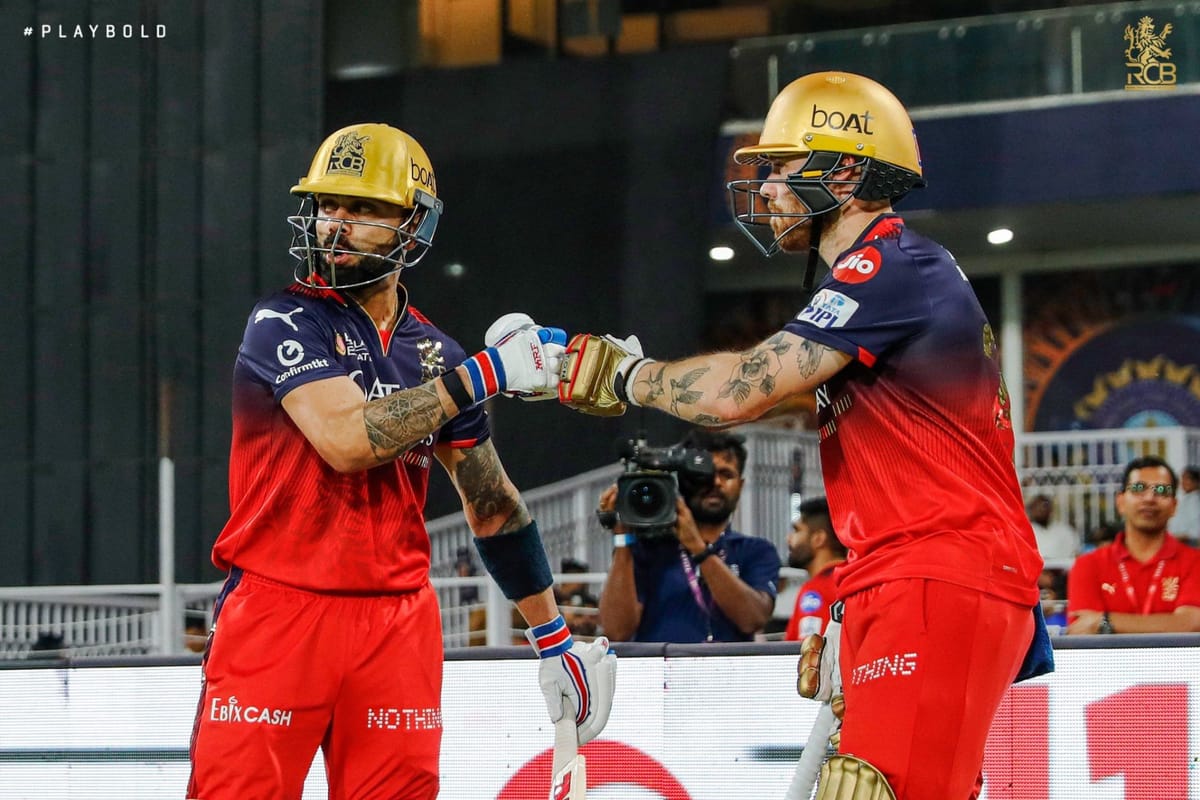 Phil Salt clings on to a juggling catch to dismiss Abhinav Manohar in RCB vs SRH IPL 2025 match ...