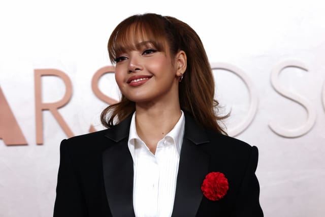 “She a icon”- Fans swell in pride as BLACKPINK's Lisa becomes #1 most ...