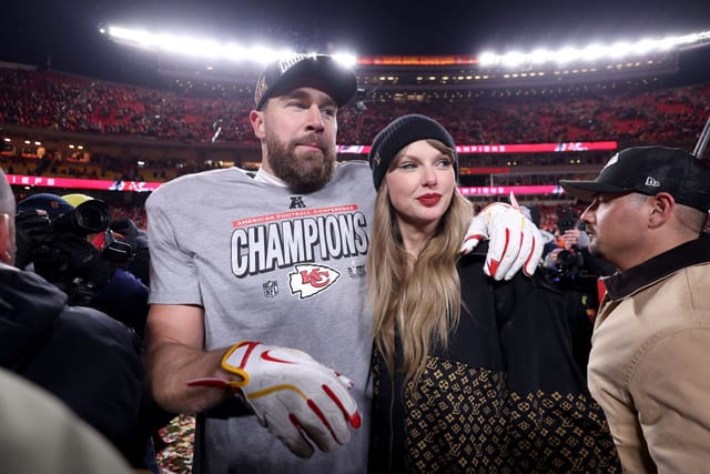 Taylor Swift fans react to Travis Kelce's appearance at Stanley Cup ...