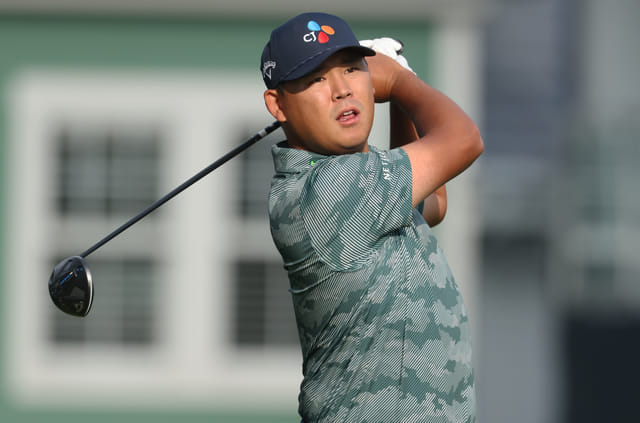 Who is leading the 2025 US Open after round 1? Leaderboard explored
