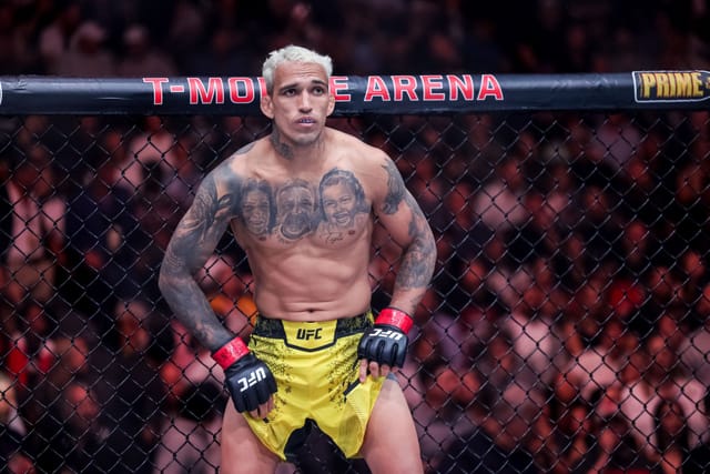 Charles Oliveira's Height in feet