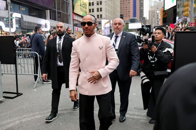 “It looks freaking great”: Lewis Hamilton proudly presents Brad Pitt ...