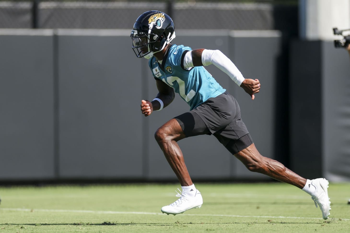 "It does seem impossible": Jaguars' $43,500,000 star marvels at Travis Hunter’s two-way ...