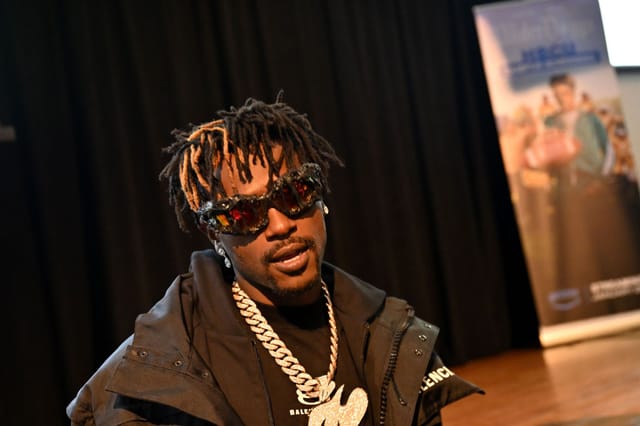 “Aint you evading the law”: NFL fans react as Antonio Brown announces ...