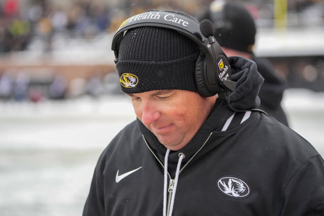 "Bet he gave the AD a huge bear hug": CFB world gets hilarious over Eli ...