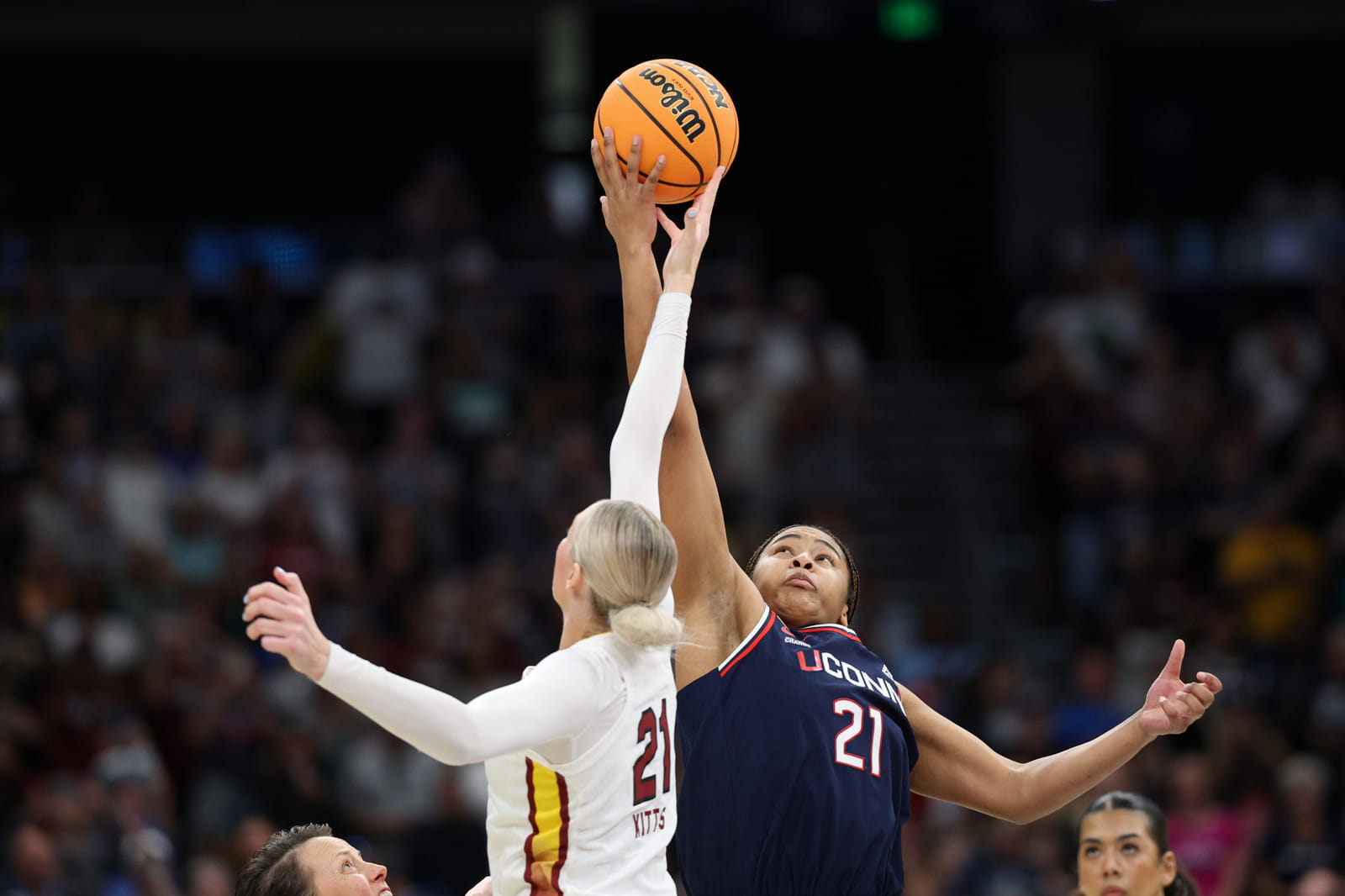 Analyst compares Sarah Strong to Maya Moore amid rising competition ...