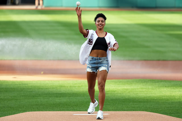 “Too funny leg up on the bar”: Fans react as Azzi Fudd’s twerking makes ...