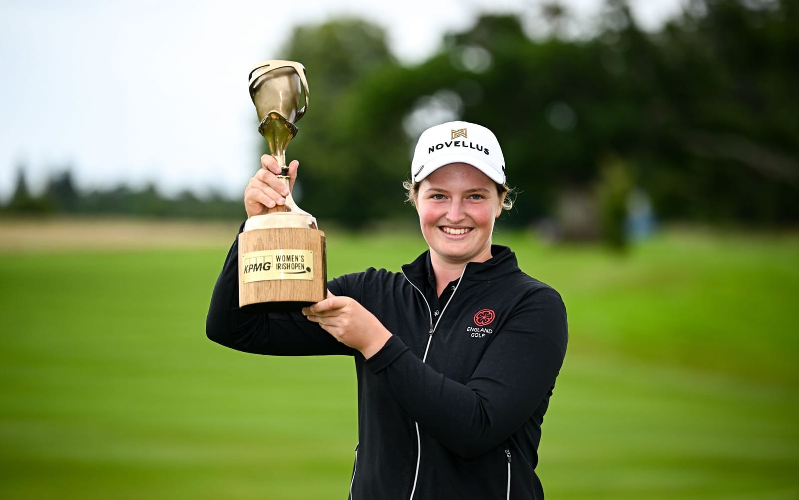 ‘Don’t take much notice of that’: Lottie Woad reacts to being the fan favorite at the 2025 AIG ...