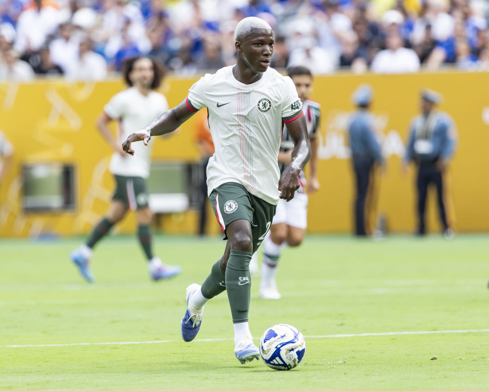 Chelsea star Moises Caicedo appears to provide injury update ahead of ...