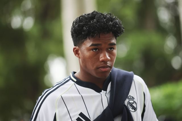 Endrick to face competition from breakout star for iconic kit number at ...