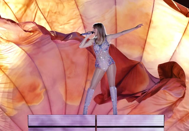 Taylor Swift reveals she endured "perpetual physical discomfort" during ...