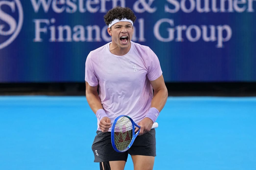 WATCH: Ben Shelton's opponent Camilo Ugo Carabelli throws his racket in ...