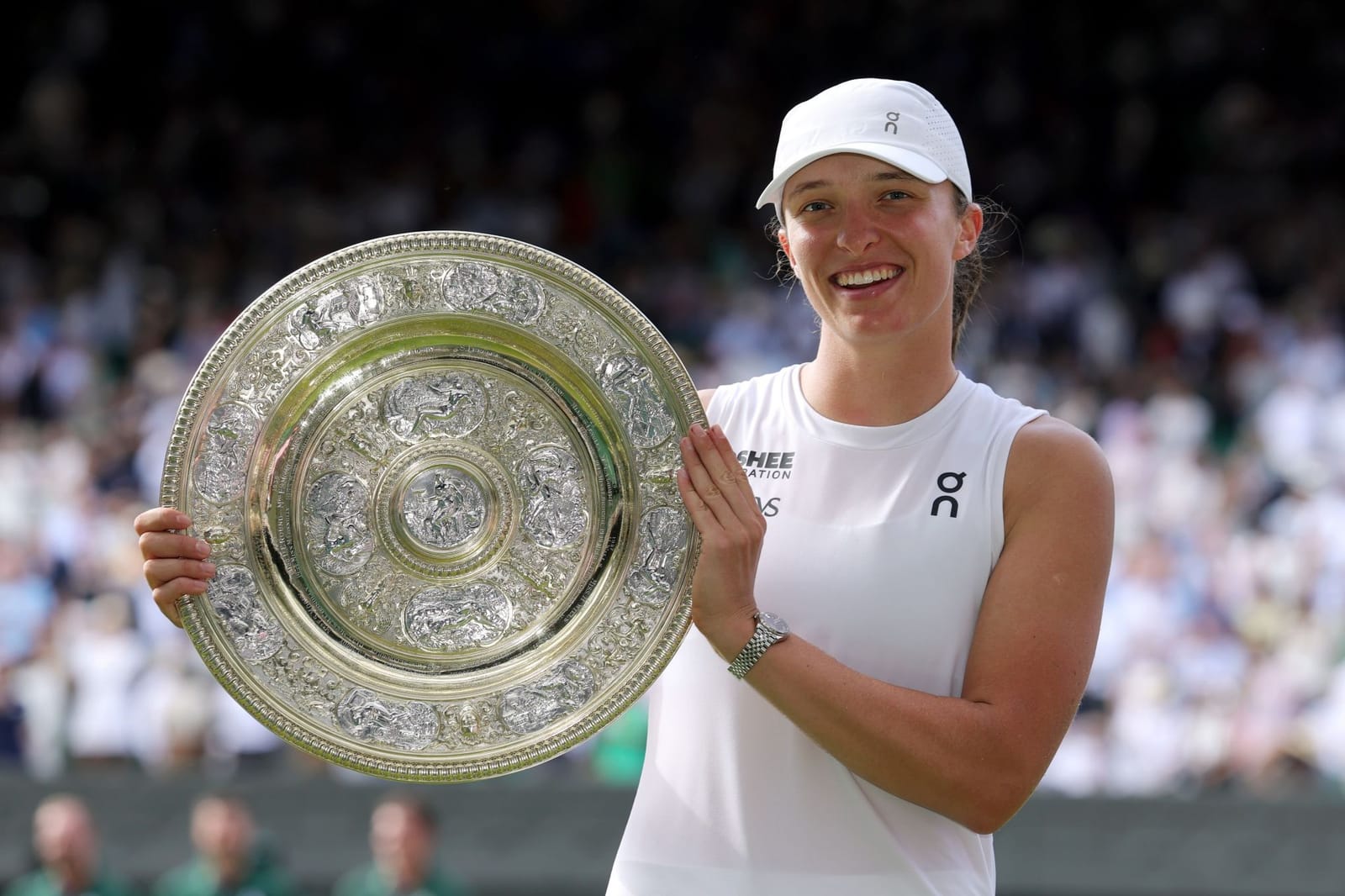 After engaging with Iga Swiatek's alleged harasser, Coco Gauff's ex ...
