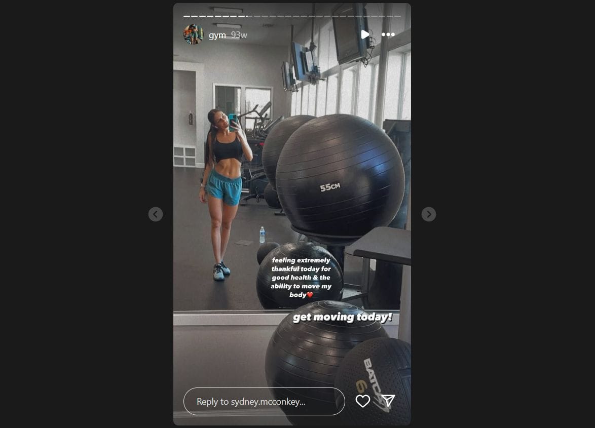 Ladd McConkey’s wife Sydney shows off toned look in fitted crop top in ...