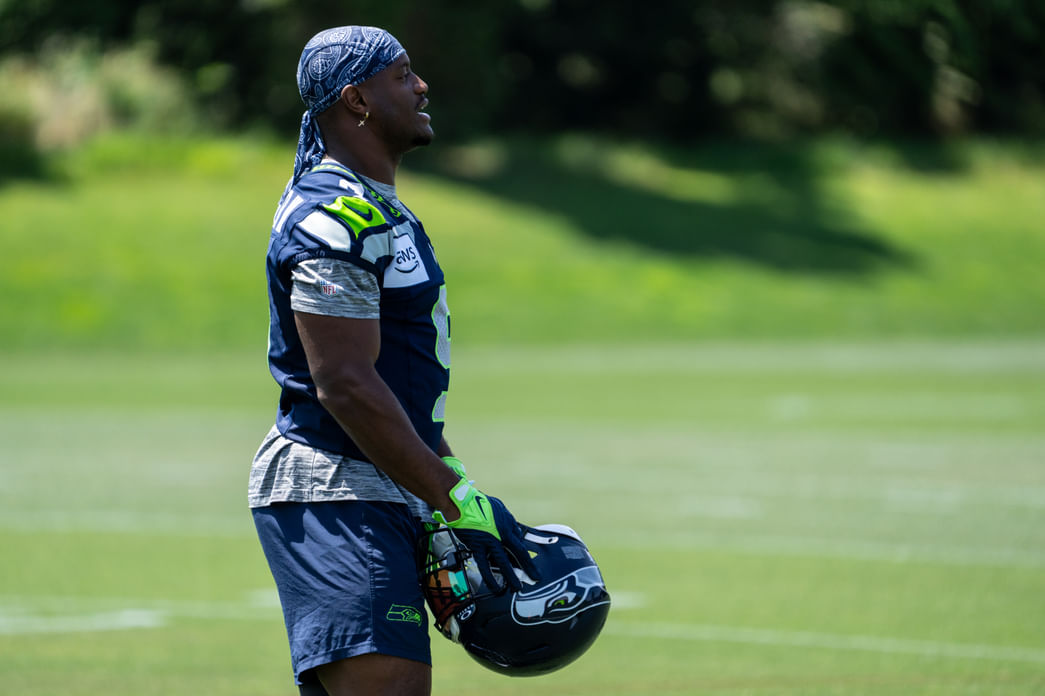 Alvin Kamara or Kenneth Walker: Which RB should you draft in Fantasy ...