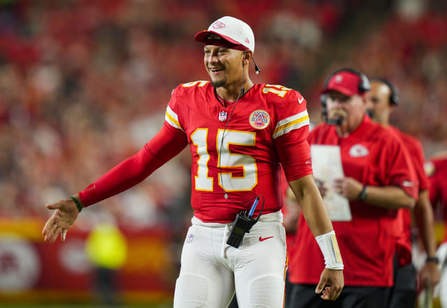 "This is total BS" - NFL fans blast referees as Patrick Mahomes doesn't ...
