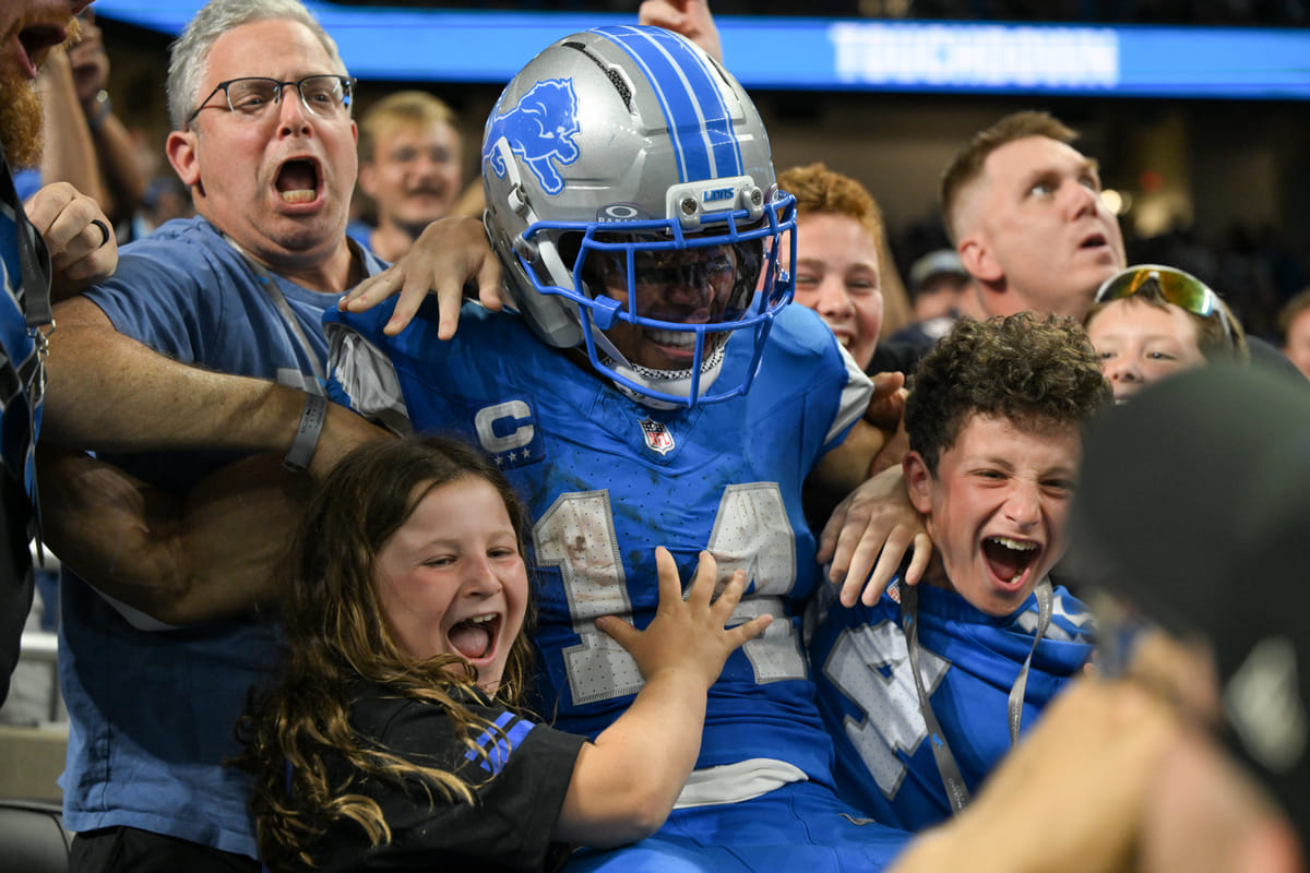 Amon-Ra St. Brown takes issue with "F*** Ben Johnson" chants, 1 week after pushing to boo Bears HC