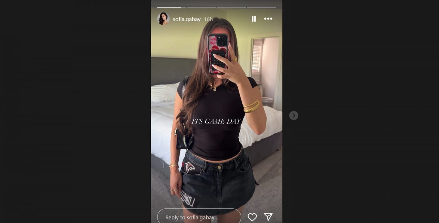 Drake London's GF, Sofia, dons custom boyfriend-themed skirt and necklace to cheer for Falcons ...