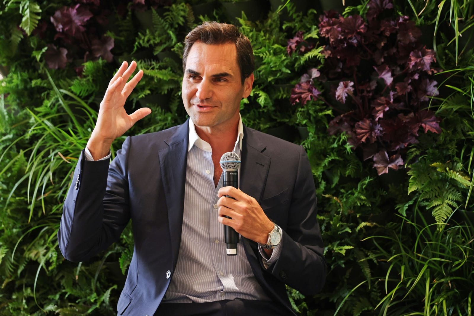 WATCH: Roger Federer has the time of his life with son Leo at Laver Cup ...