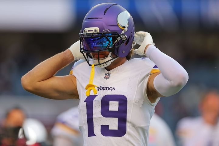 Week 2 SNF Vikings vs. Falcons Start 'Em Sit 'Em Picks feat. Drake London, Adam Thielen, and more