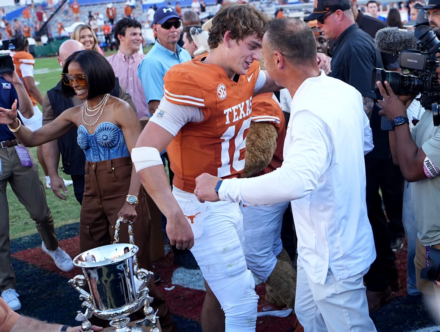 Aaron Rodgers' brother Jordan gives Arch Manning his flowers ahead of ...