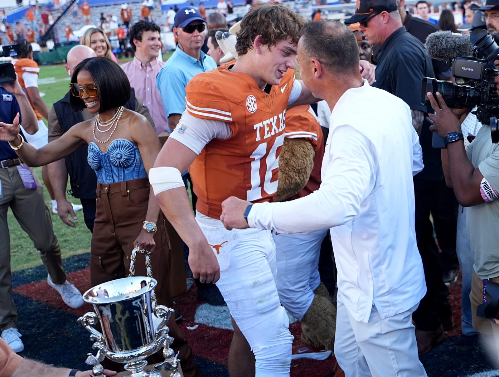 Aaron Rodgers' brother Jordan gives Arch Manning his flowers ahead of ...