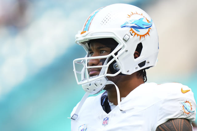 "Tua Tagovailoa is TERRIBLE ": NFL fans react as Dolphins QB gets booed ...