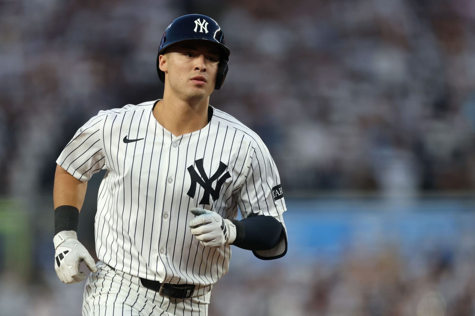 Anthony Volpe's girlfriend Elle Jowett turns heads at Yankee Stadium in ...