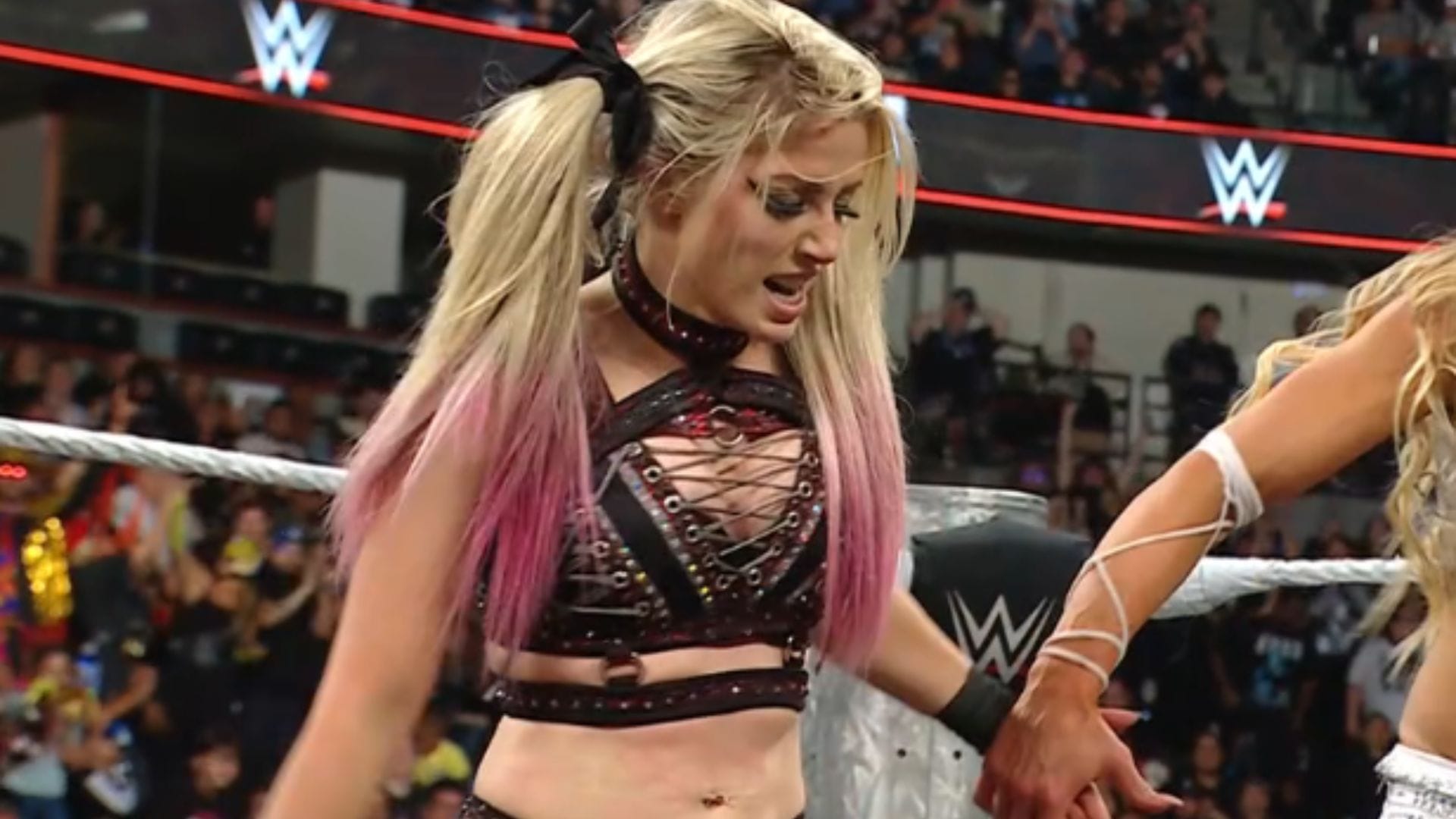 Alexa Bliss Suffers Unfortunate Wardrobe Mishap With Lyra Valkyria As ...