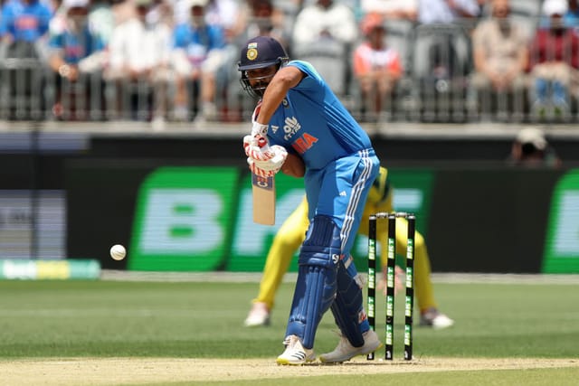 Australian legend takes selfie with Rohit Sharma ahead of AUS vs IND ...