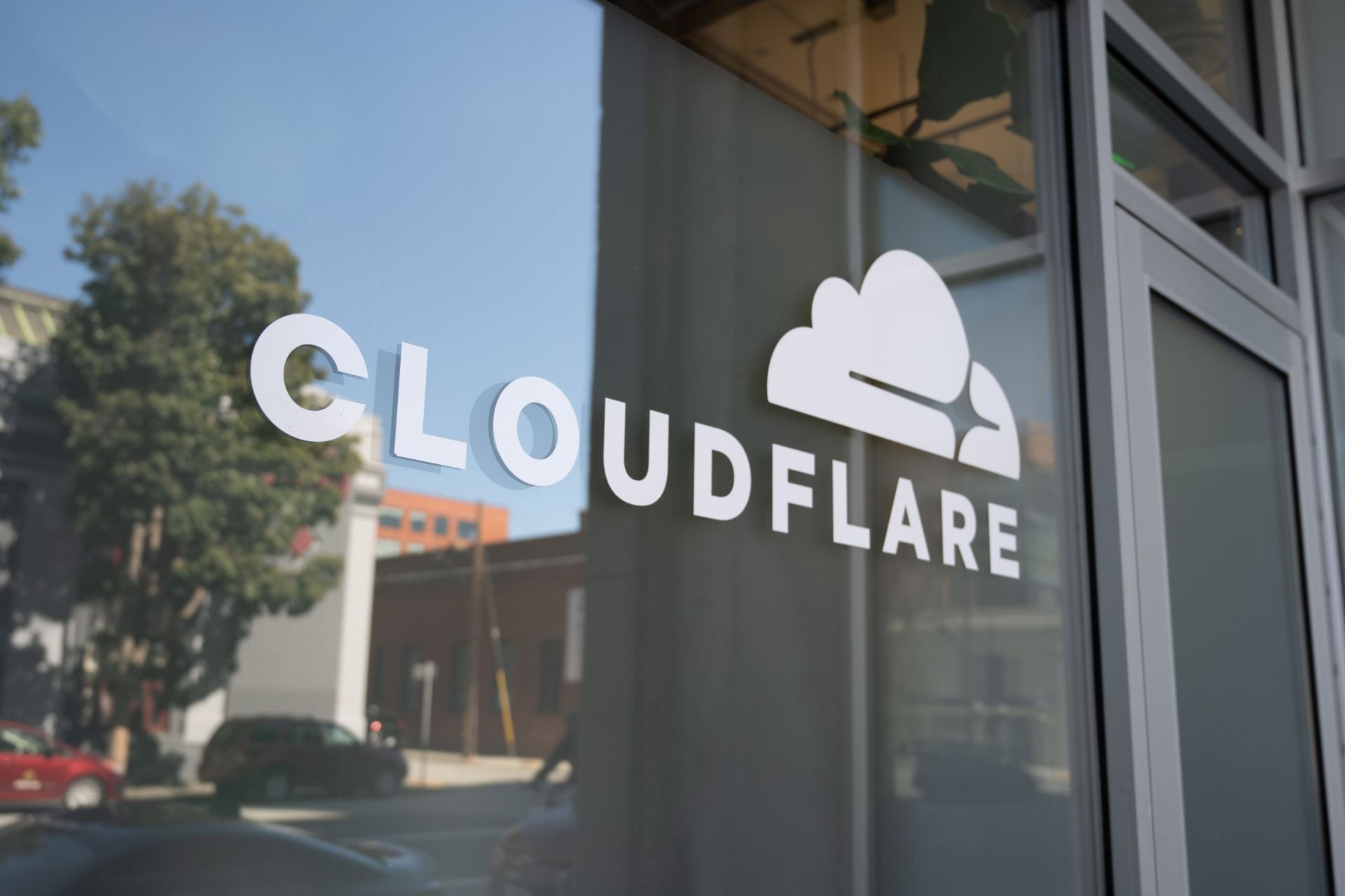 "I was blaming my internet" - Netizens react to Cloudflare's internal server crash which took ...
