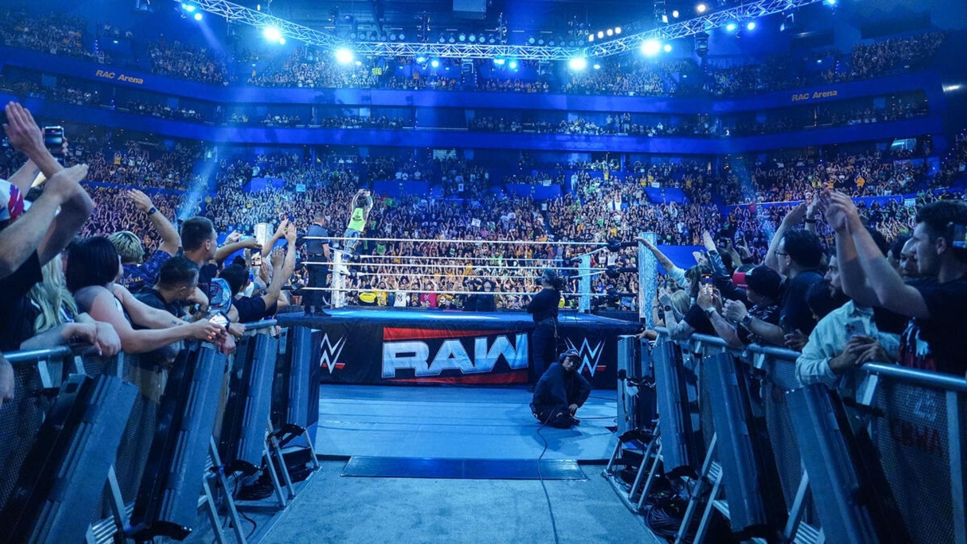 Major Smackdown Star Spotted At Wwe Raw Reports