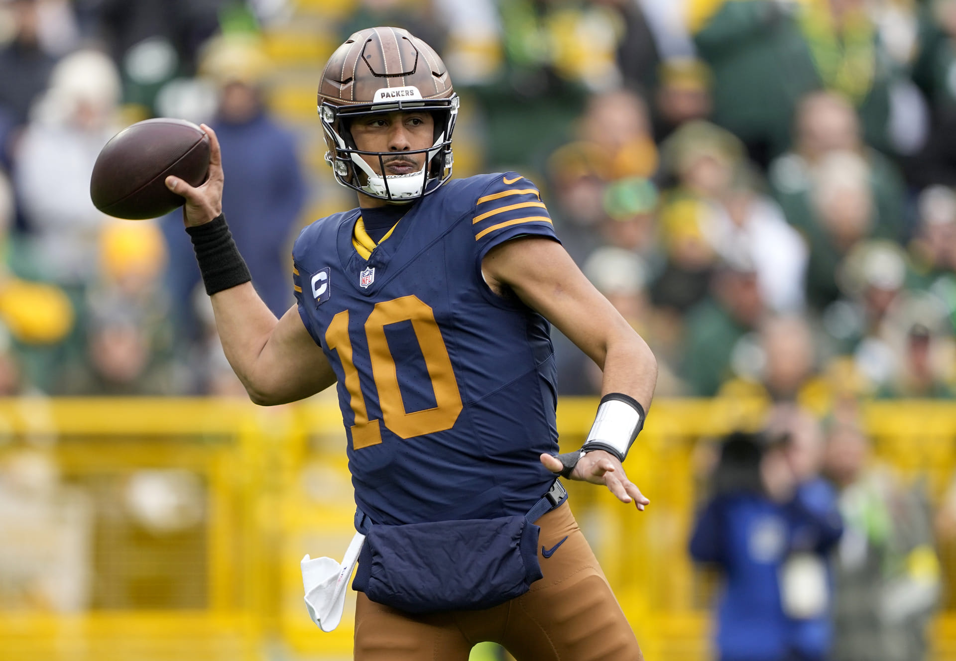 “ARREST JORDAN LOVE”: NFL fans rip Packers QB for horrific end zone ...