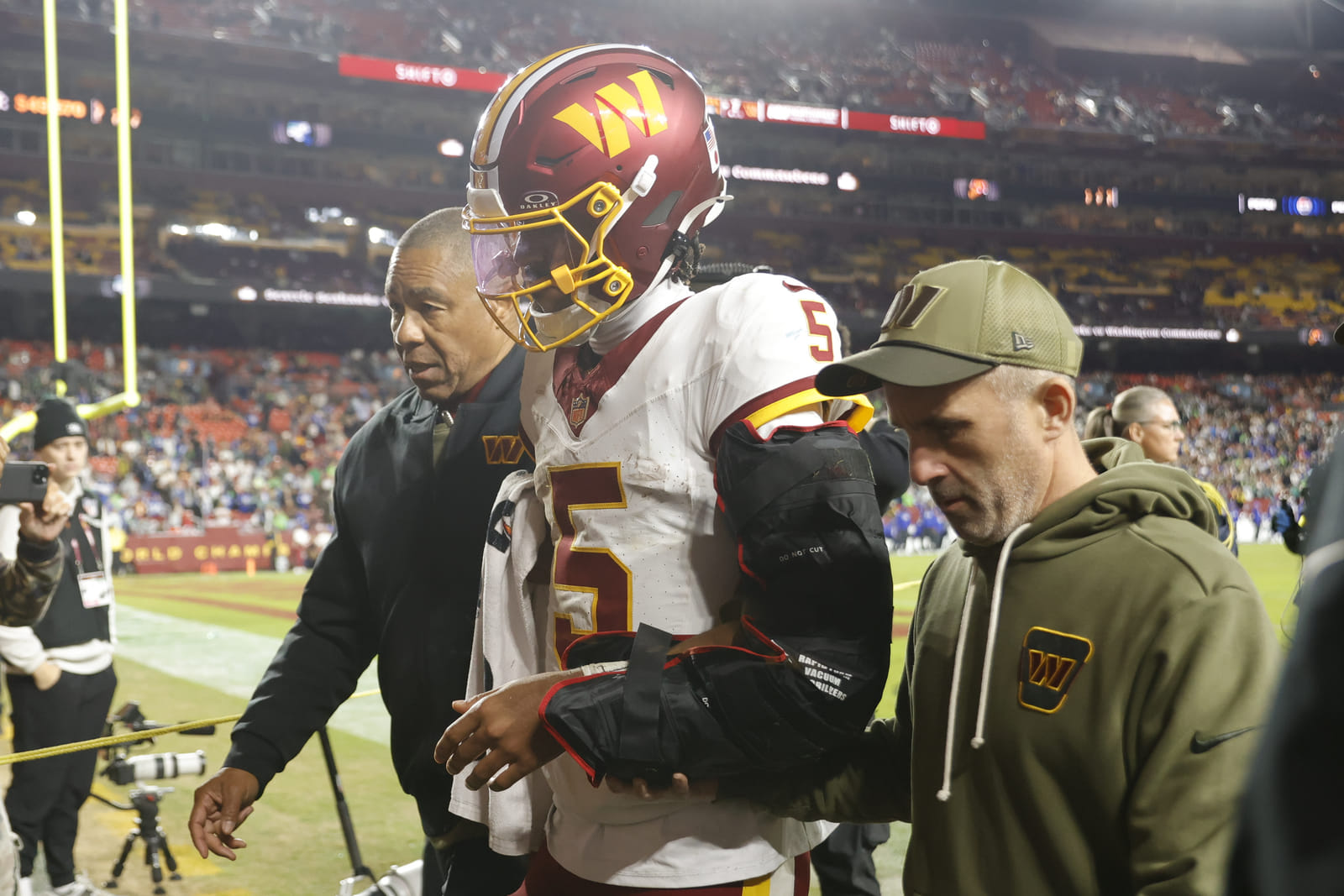"Most shameless, attention-seeking behavior": NFL fans rip RG III for ...