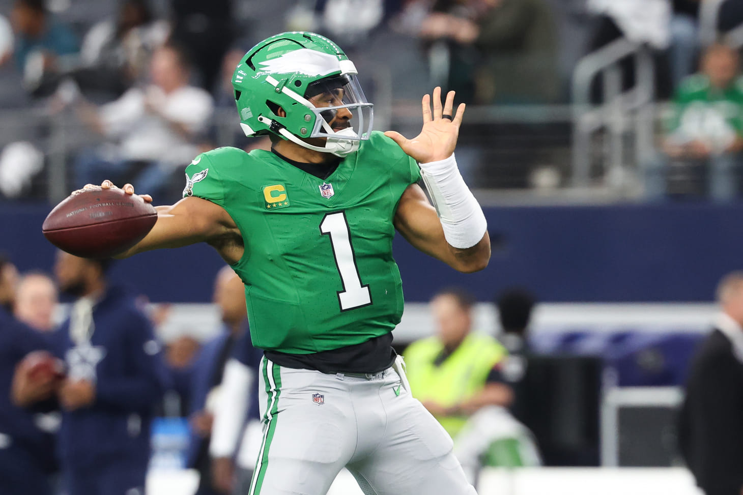 “Eagles need the refs to win against big bro”: NFL fans react as ...