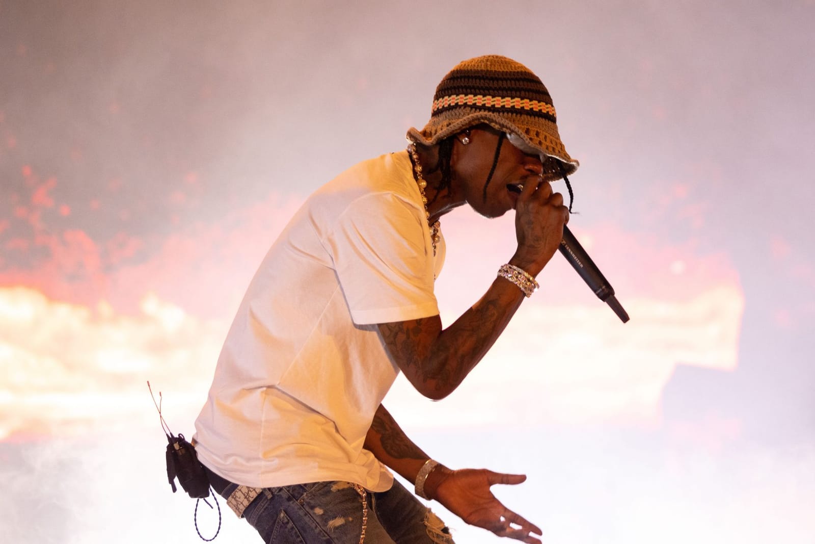"Bro hit the office with that drip on” - Travis Scott reacts to Apple ...