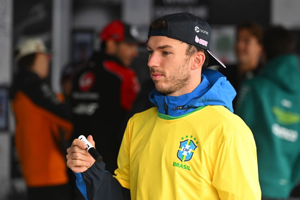 Pierre Gasly reacts as girlfriend Kika Gomes shows off ripped physique