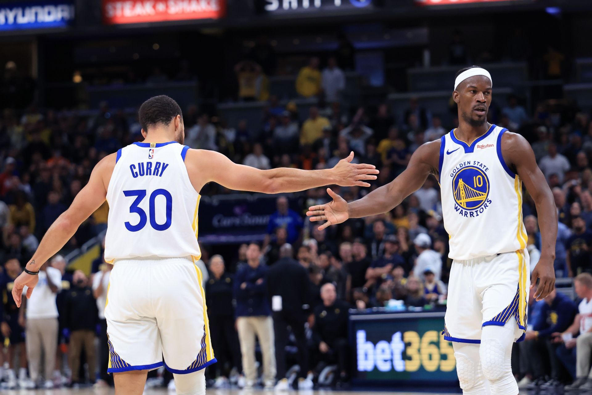 "He out here looking like Andre 3000" - NBA Fans in Splits over Jimmy Butler's Ridiculous New ...