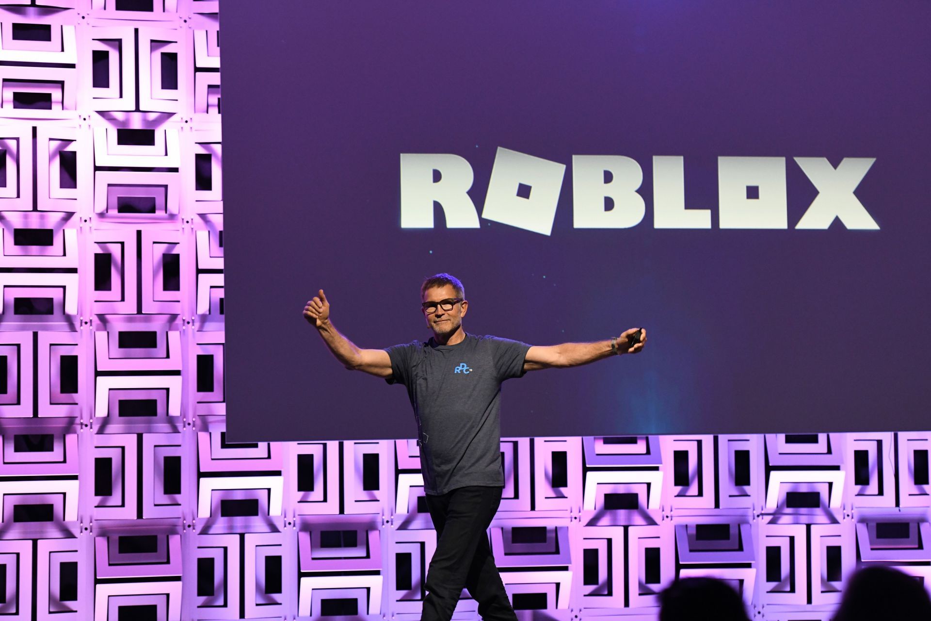 "That ends a meme era": Netizens react after Roblox seemingly bans all ...