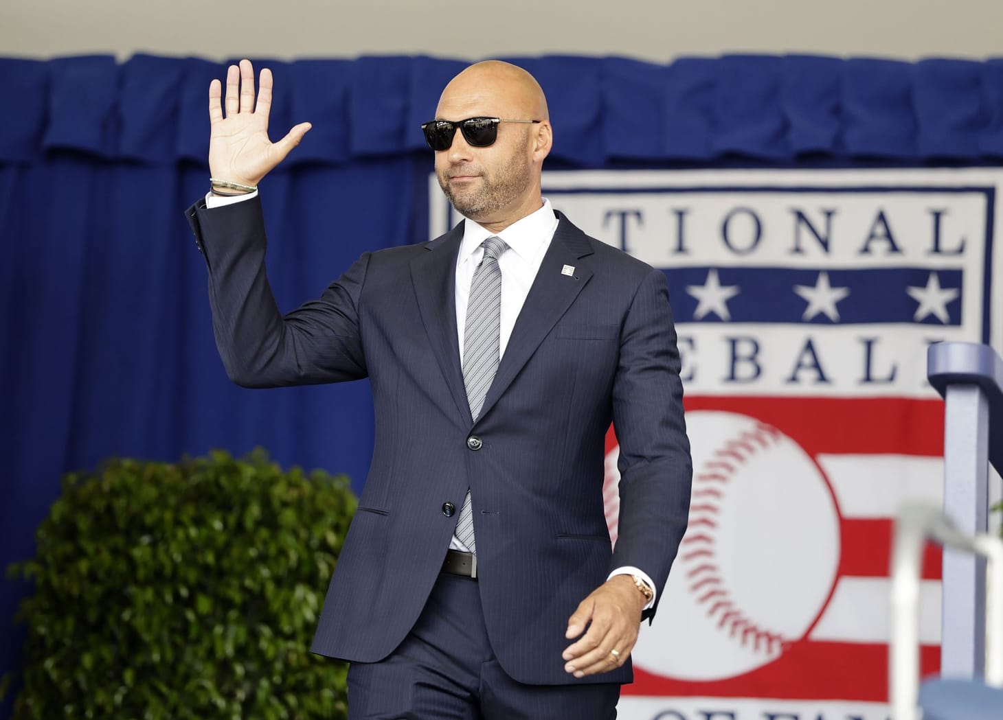 Derek Jeter's wife Hannah turns heads in blue asymmetric outfit at his ...