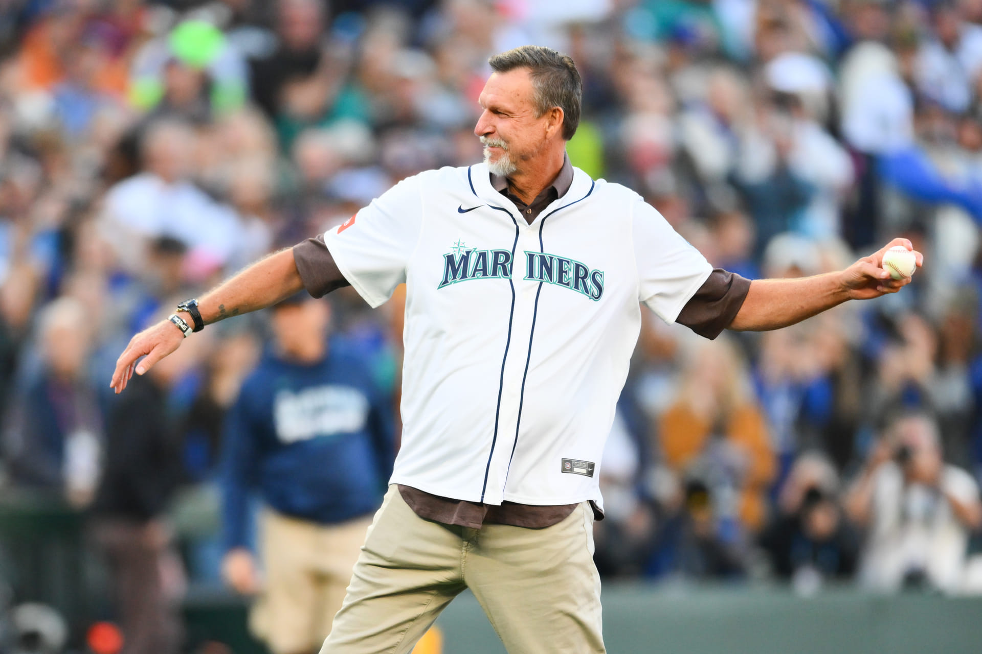 Randy Johnson's daughter Willow tries rear naked choke submission on ex ...