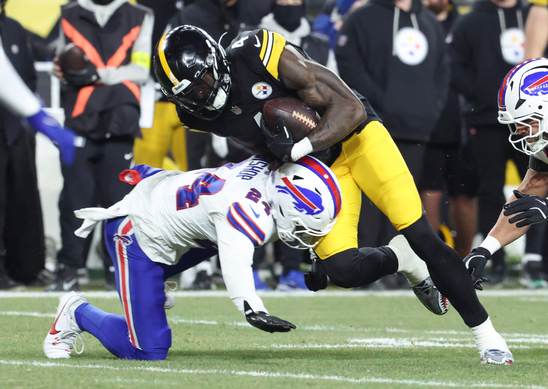 “DK Metcalf stinks” “WHERE IS YOUR BRAIN”: NFL fans rip Steelers WR for ...