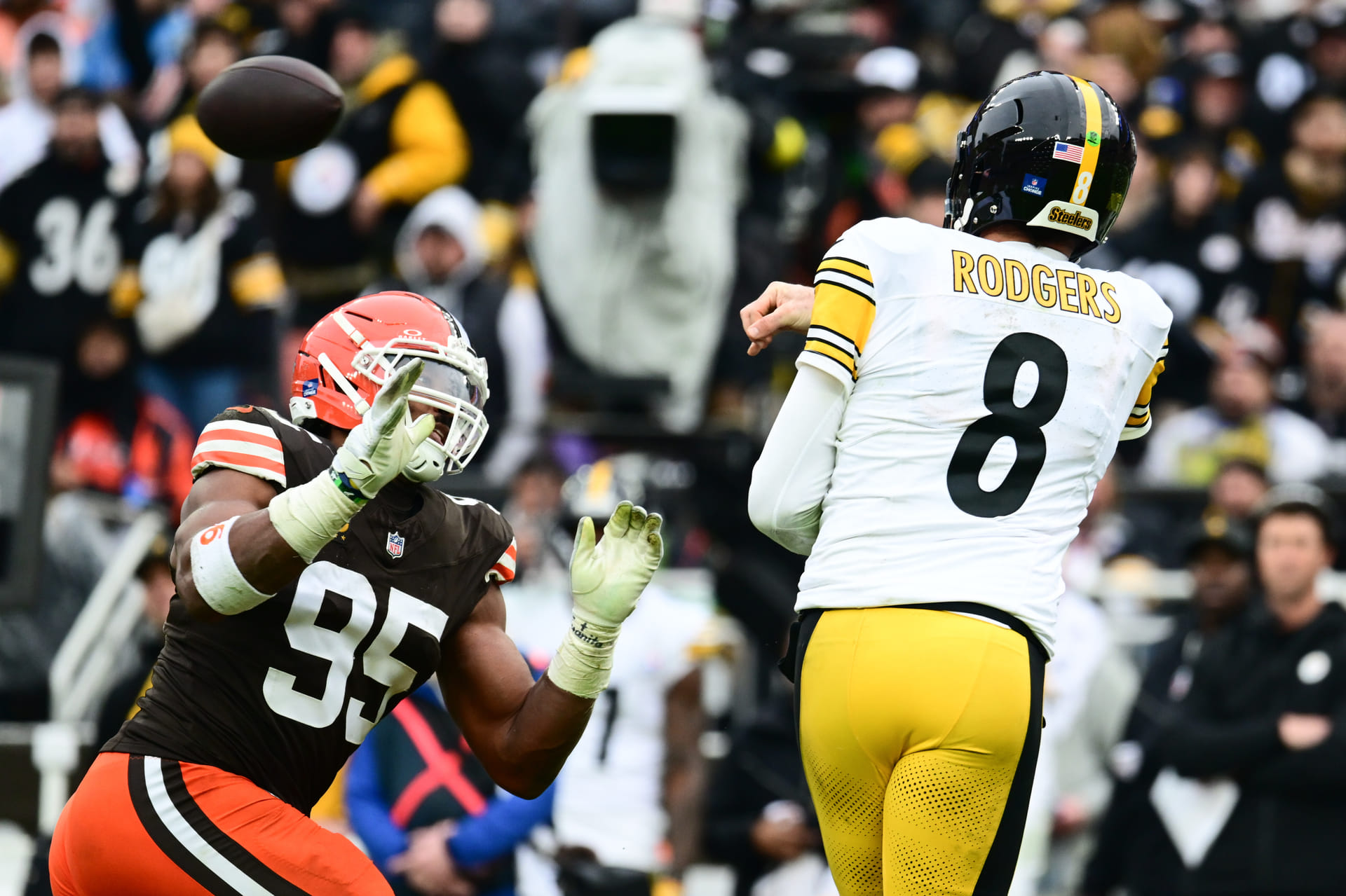 Myles Garrett doesn't mince words on Mike Tomlin & Aaron Rodgers ...